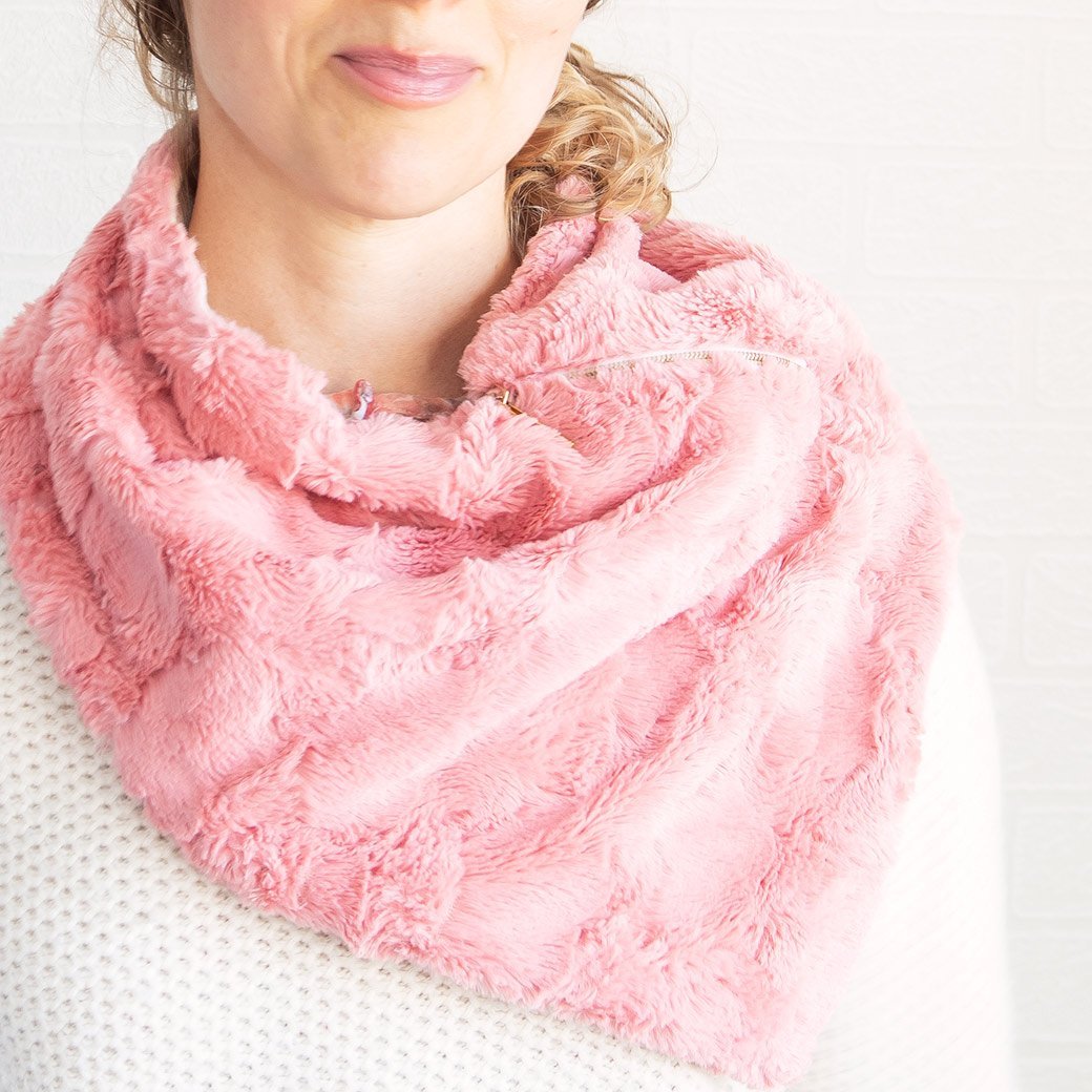 Make a snugly DIY neck warmer scarf - Elizabeth Made This