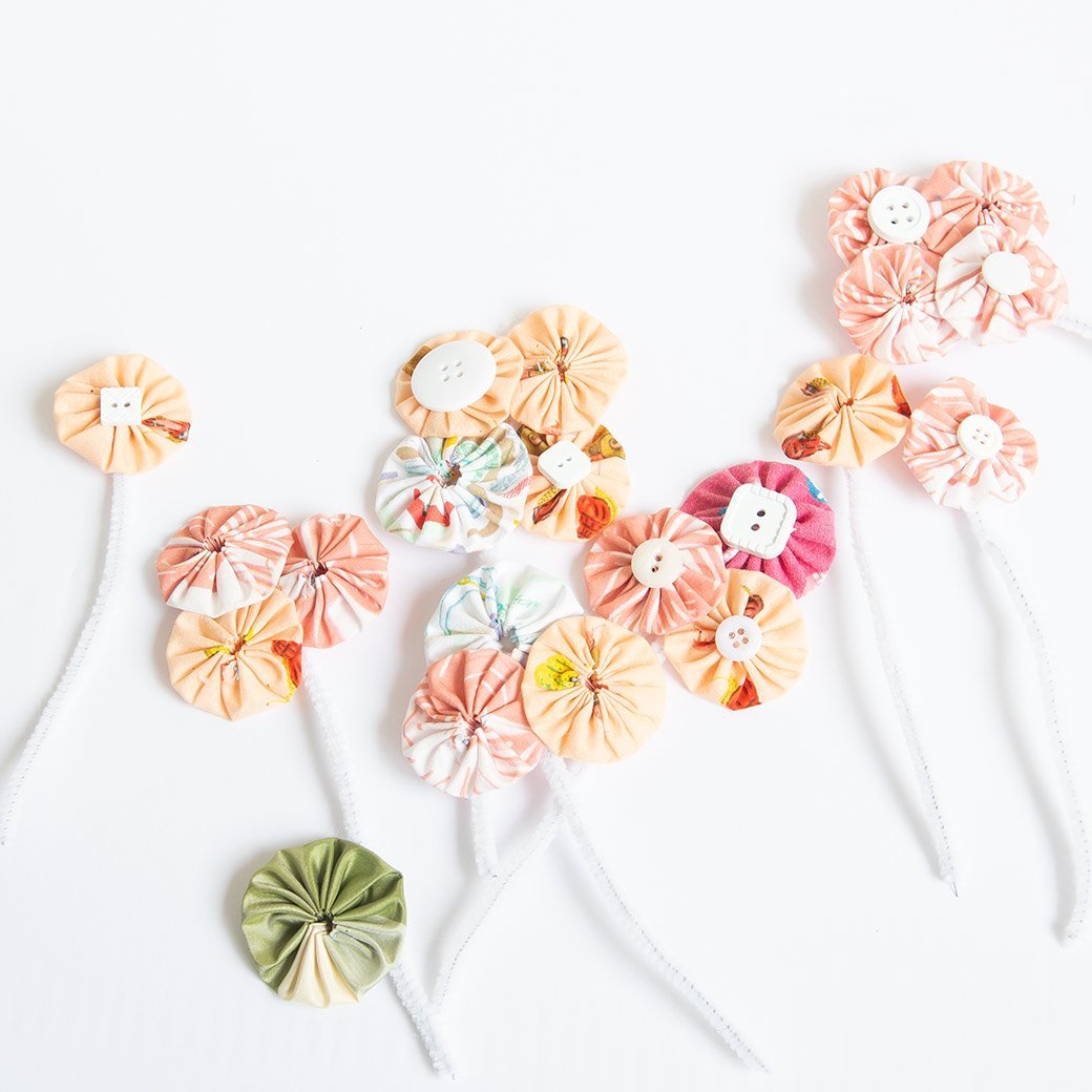 How to make a fabric yoyo and pretty up your scraps - Elizabeth Made This